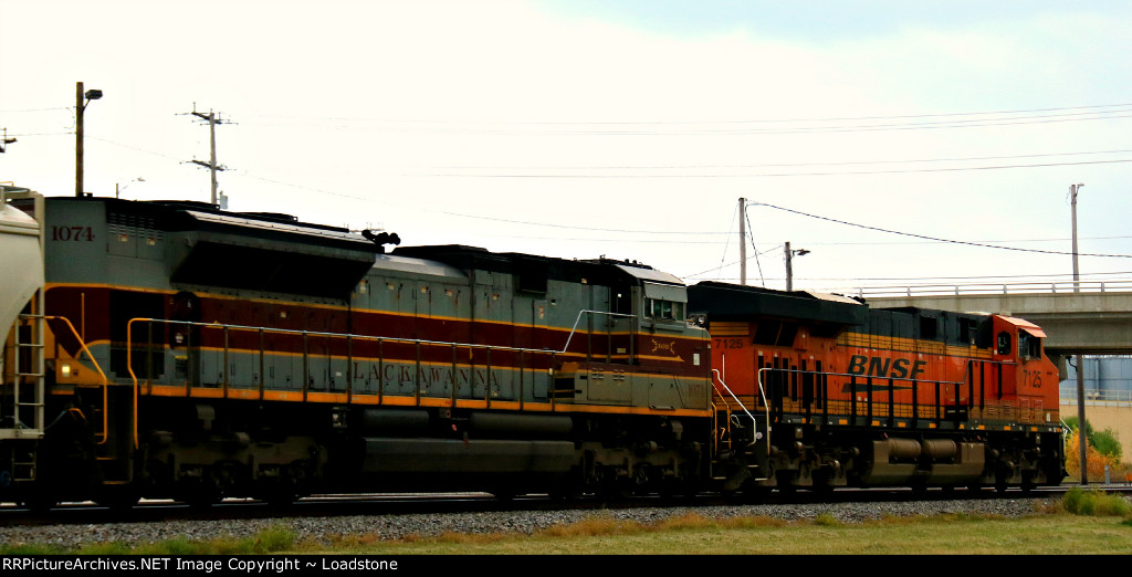 NS 1074 BNSF 7125